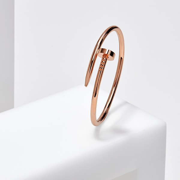 H&M Watches – 5 South Wabash Avenue, Suite 814 Chicago, Illinois 60603